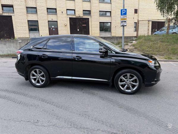 Black Lexus RX 450h 2014 in Vilnius, with an engine capacity of 3.30 L and mileage of 292 thousand km for 13200 €, photo 6 on AUTOMOTO.COM.LV