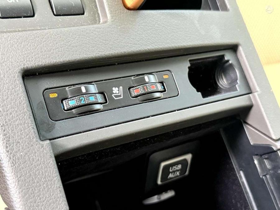 Melns Lexus RX 450h 2014 Panevēža, ar dzinēja tilpumu 3.46 L un nobraukumu 194 tūkst. km par 15900 €, foto 20 vietnē AUTOMOTO.COM.LV