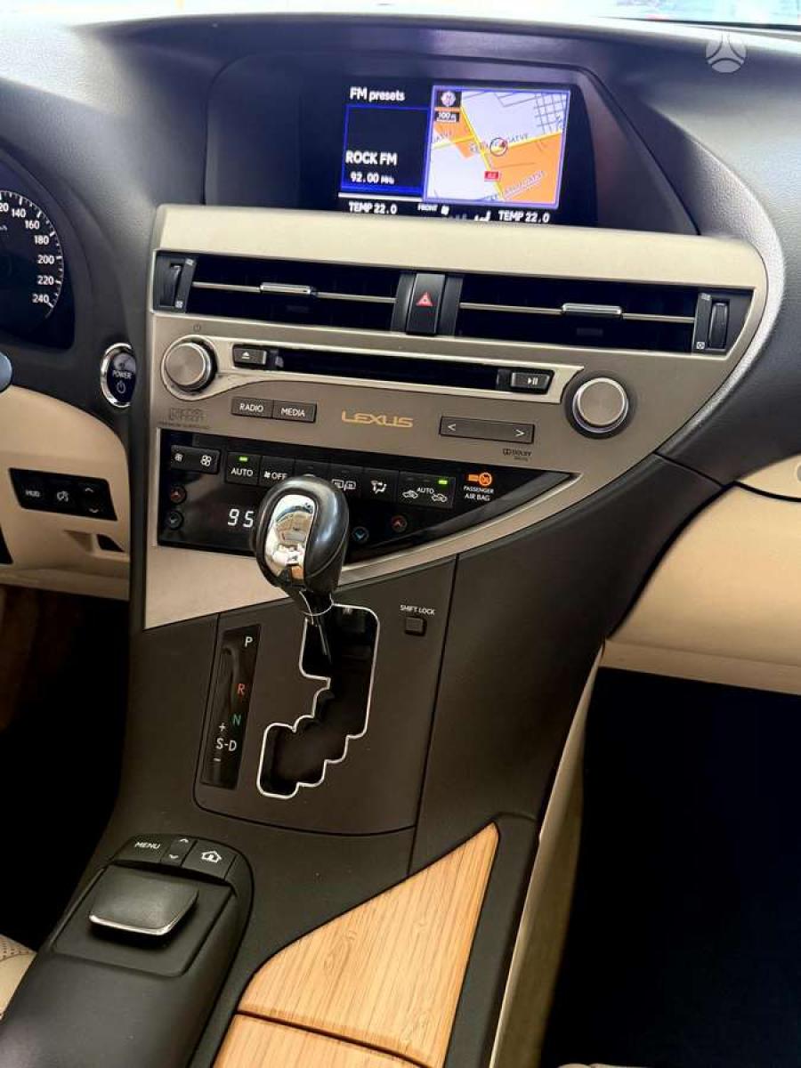 Melns Lexus RX 450h 2014 Panevēža, ar dzinēja tilpumu 3.46 L un nobraukumu 194 tūkst. km par 15900 €, foto 21 vietnē AUTOMOTO.COM.LV