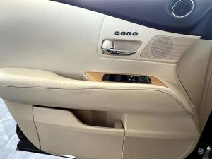 Melns Lexus RX 450h 2014 Panevēža, ar dzinēja tilpumu 3.46 L un nobraukumu 194 tūkst. km par 15900 €, foto 25 vietnē AUTOMOTO.COM.LV