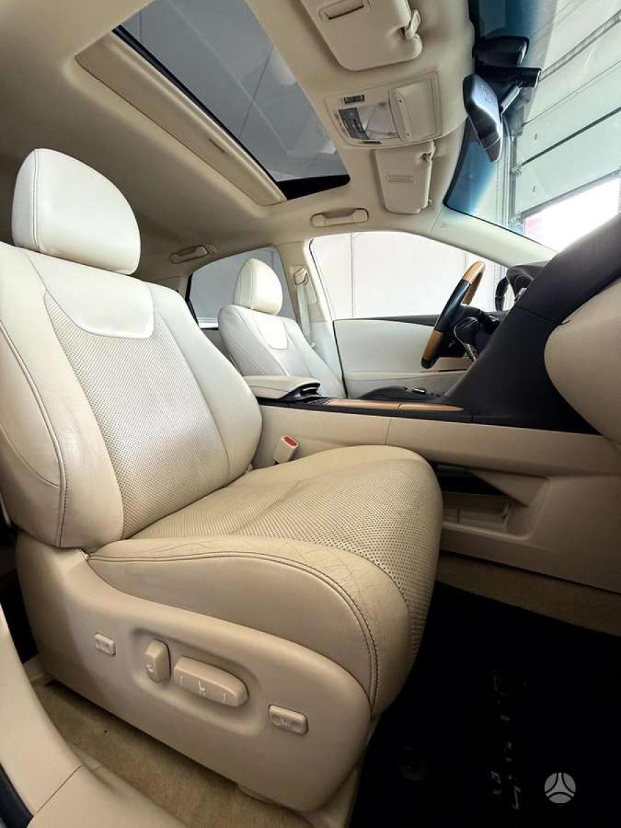 Melns Lexus RX 450h 2014 Panevēža, ar dzinēja tilpumu 3.46 L un nobraukumu 194 tūkst. km par 15900 €, foto 26 vietnē AUTOMOTO.COM.LV