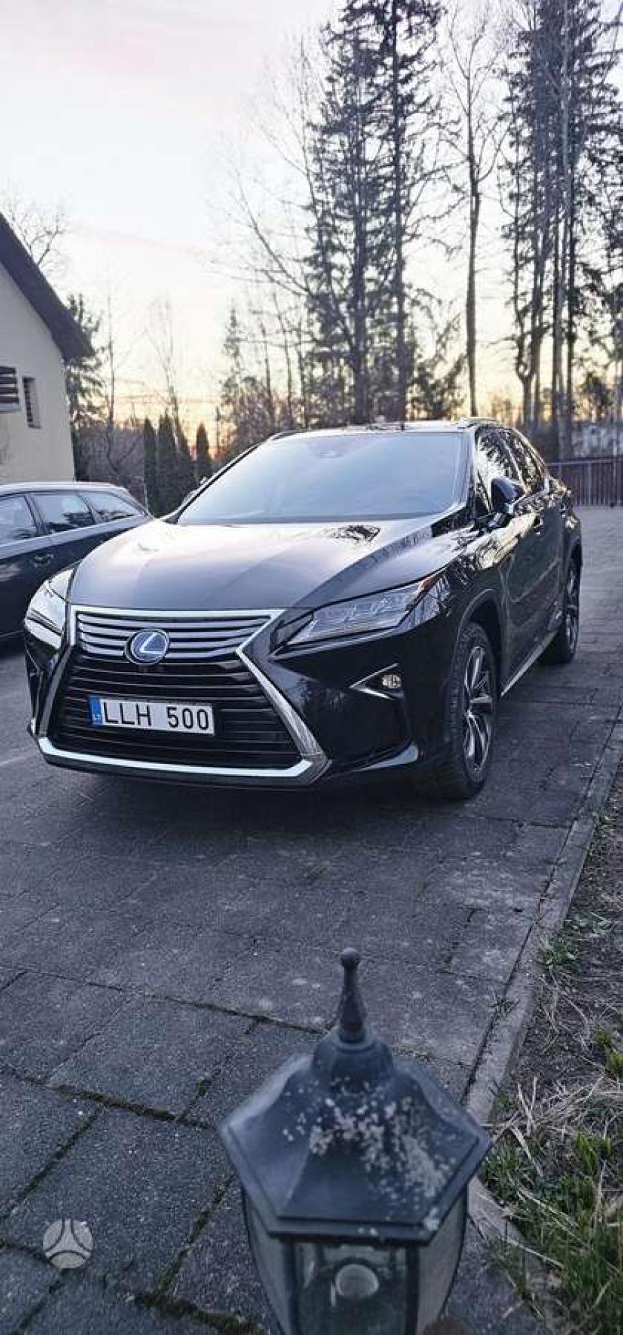Black Lexus RX 450h 2016 in Vilnius, with an engine capacity of 3.46 L and mileage of 154 thousand km for 33555 €, photo 4 on AUTOMOTO.COM.LV