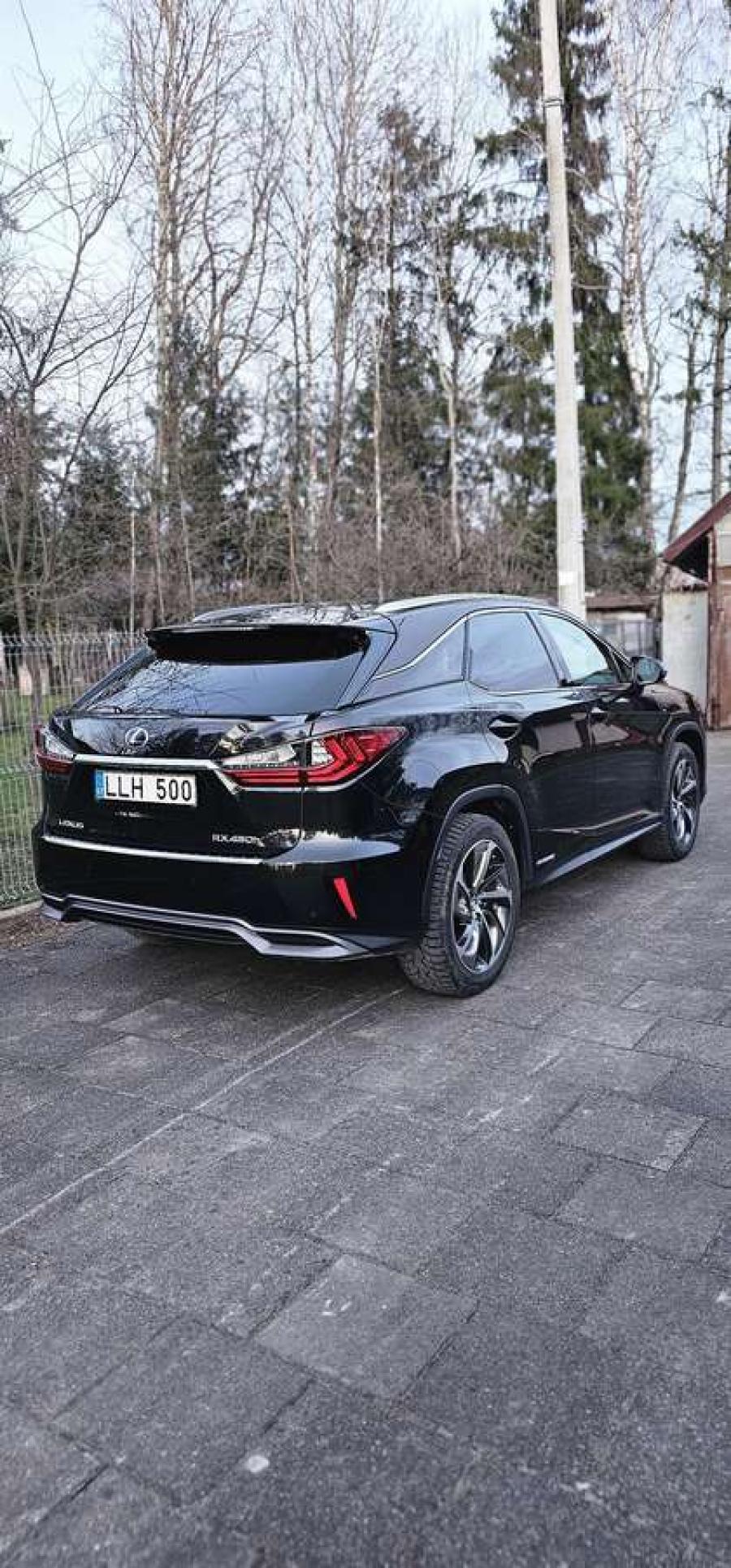 Black Lexus RX 450h 2016 in Vilnius, with an engine capacity of 3.46 L and mileage of 154 thousand km for 33555 €, photo 5 on AUTOMOTO.COM.LV