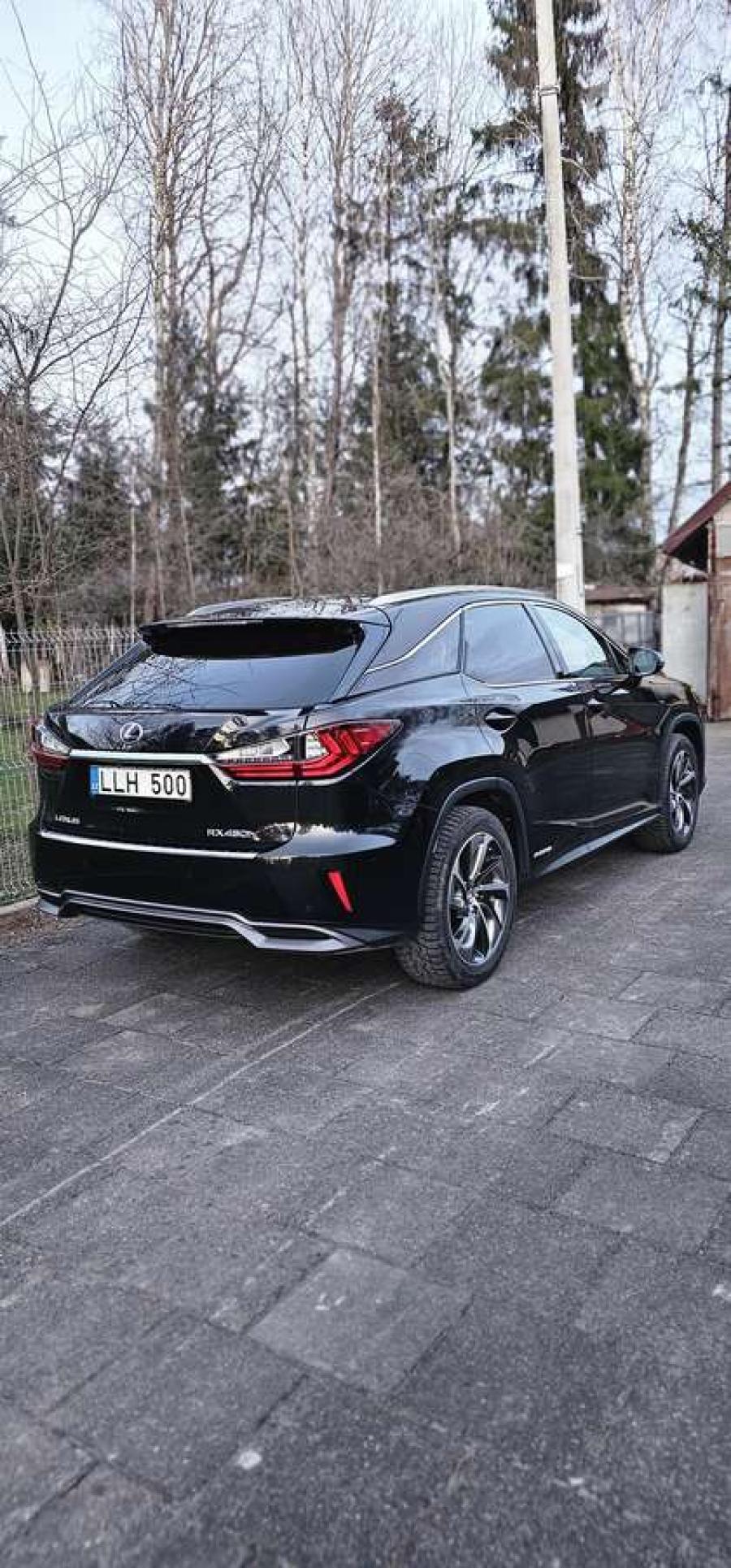 Black Lexus RX 450h 2016 in Vilnius, with an engine capacity of 3.46 L and mileage of 154 thousand km for 33555 €, photo 6 on AUTOMOTO.COM.LV