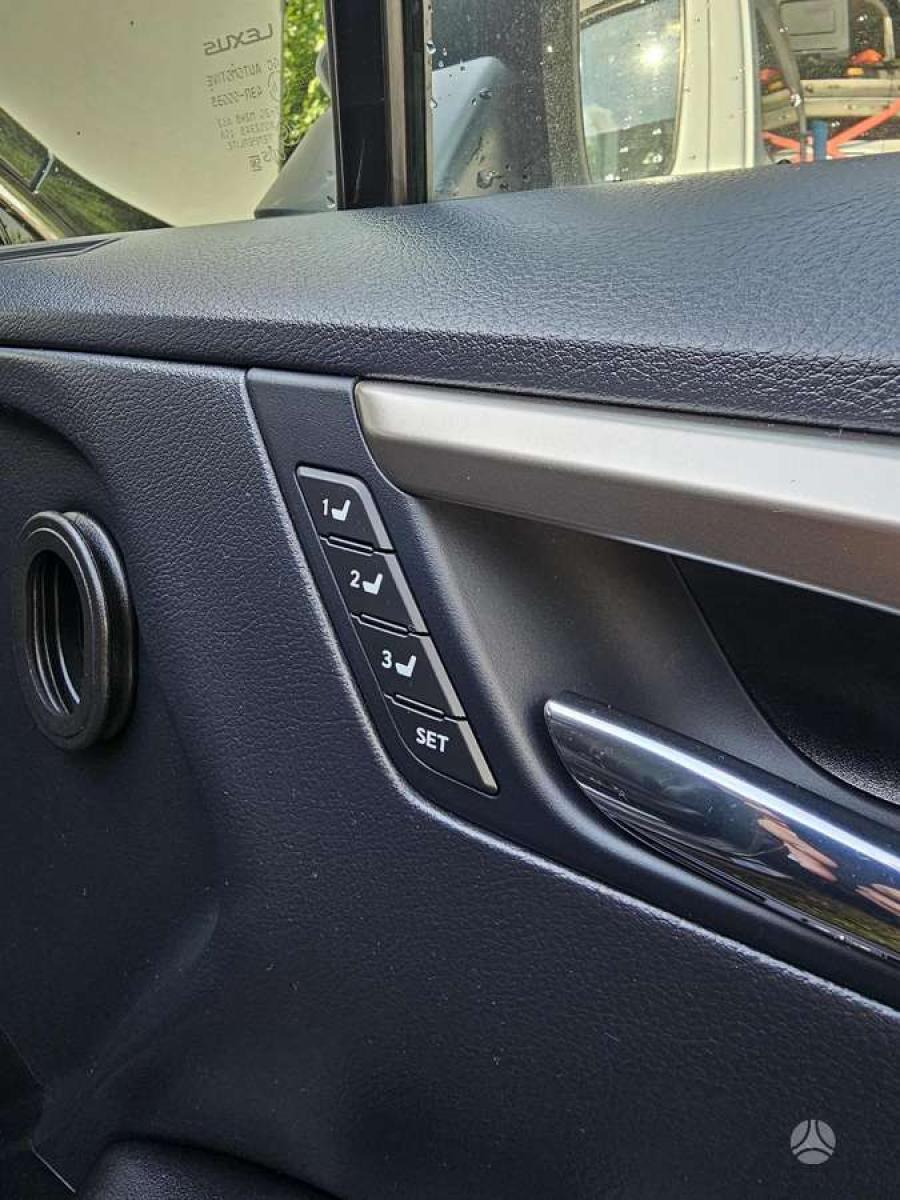Black Lexus RX 450h 2016 in Vilnius, with an engine capacity of 3.46 L and mileage of 154 thousand km for 33555 €, photo 24 on AUTOMOTO.COM.LV