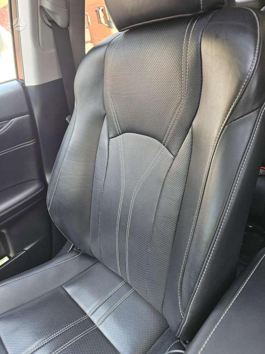 Black Lexus RX 450h 2016 in Vilnius, with an engine capacity of 3.46 L and mileage of 154 thousand km for 33555 €, photo 29 on AUTOMOTO.COM.LV