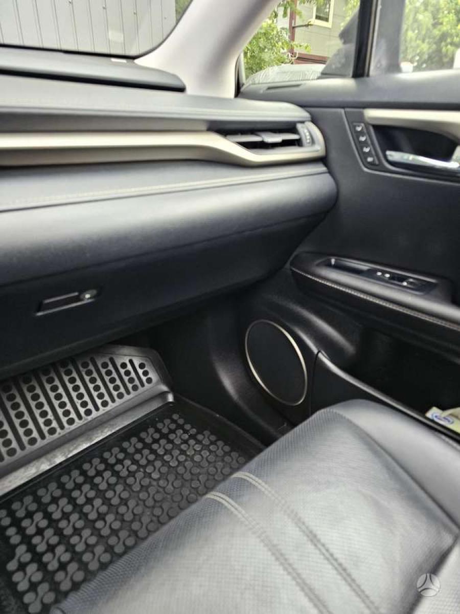 Black Lexus RX 450h 2016 in Vilnius, with an engine capacity of 3.46 L and mileage of 154 thousand km for 33555 €, photo 39 on AUTOMOTO.COM.LV