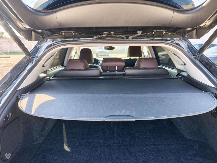 Black Lexus RX 450h 2017 in Siauliai, with an engine capacity of 3.46 L and mileage of 103 thousand km for 29900 €, photo 14 on AUTOMOTO.COM.LV