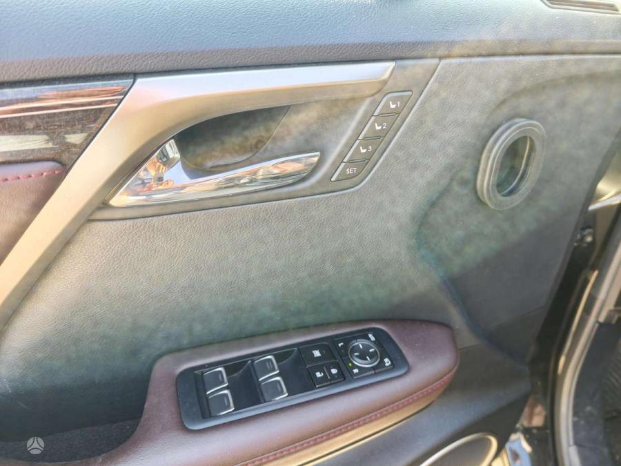 Black Lexus RX 450h 2017 in Siauliai, with an engine capacity of 3.46 L and mileage of 103 thousand km for 29900 €, photo 21 on AUTOMOTO.COM.LV