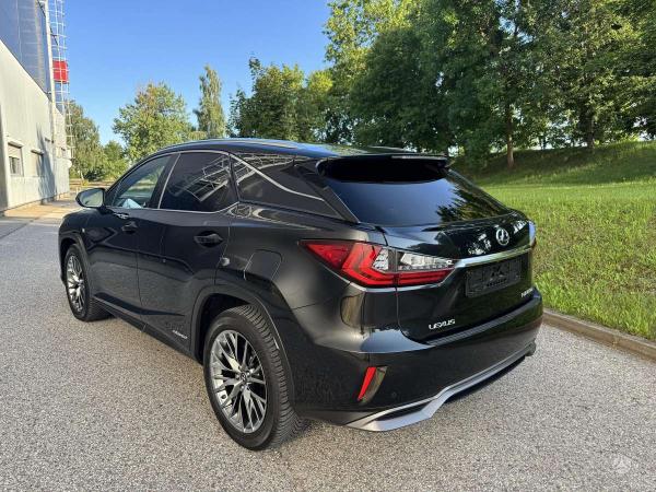 Black Lexus RX 450h 2017 in Alytus, with an engine capacity of 3.50 L and mileage of 233 thousand km for 28800 €, photo 3 on AUTOMOTO.COM.LV