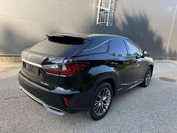 Black Lexus RX 450h 2017 in Alytus, with an engine capacity of 3.50 L and mileage of 233 thousand km for 28800 €, photo 4 on AUTOMOTO.COM.LV