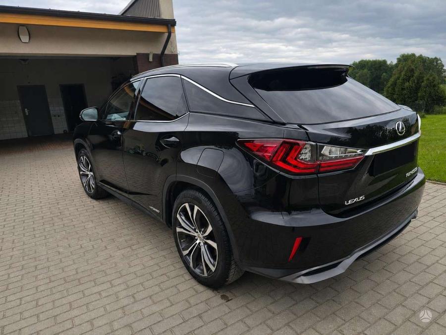 Black Lexus RX 450h 2017 in Alytus, with an engine capacity of 3.46 L and mileage of 379 thousand km for 21390 €, photo 4 on AUTOMOTO.COM.LV