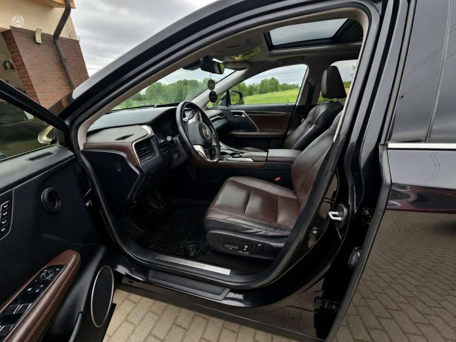 Black Lexus RX 450h 2017 in Alytus, with an engine capacity of 3.46 L and mileage of 379 thousand km for 21390 €, photo 7 on AUTOMOTO.COM.LV