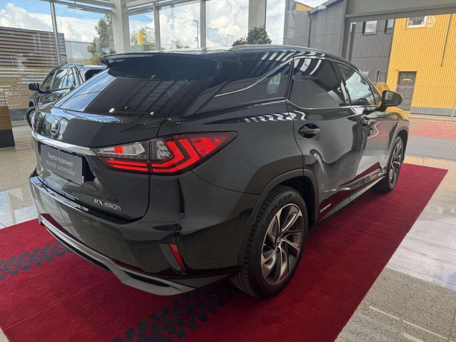 Melns Lexus RX 450h 2017 Šauļi, ar dzinēja tilpumu 3.46 L un nobraukumu 107 tūkst. km par 29900 €, foto 7 vietnē AUTOMOTO.COM.LV