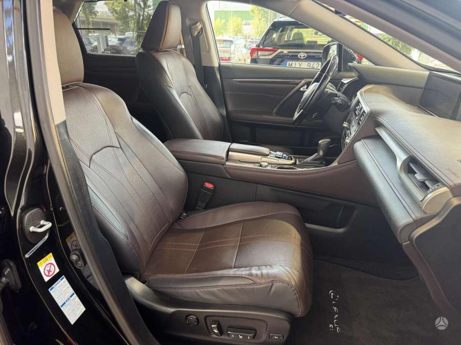 Melns Lexus RX 450h 2017 Šauļi, ar dzinēja tilpumu 3.46 L un nobraukumu 107 tūkst. km par 29900 €, foto 33 vietnē AUTOMOTO.COM.LV