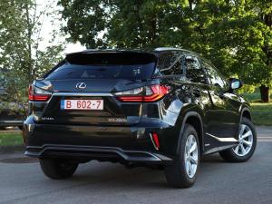 Black Lexus RX 450h 2017 in Daugavpils, with an engine capacity of 3.46 L and mileage of 213 thousand km for 25790 €, photo 7 on AUTOMOTO.COM.LV