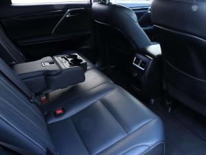 Black Lexus RX 450h 2017 in Daugavpils, with an engine capacity of 3.46 L and mileage of 213 thousand km for 25790 €, photo 16 on AUTOMOTO.COM.LV