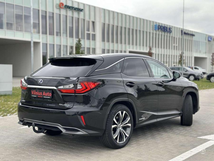 Black Lexus RX 450h 2018 in Vilnius, with an engine capacity of 3.50 L and mileage of 186 thousand km for 31890 €, photo 4 on AUTOMOTO.COM.LV