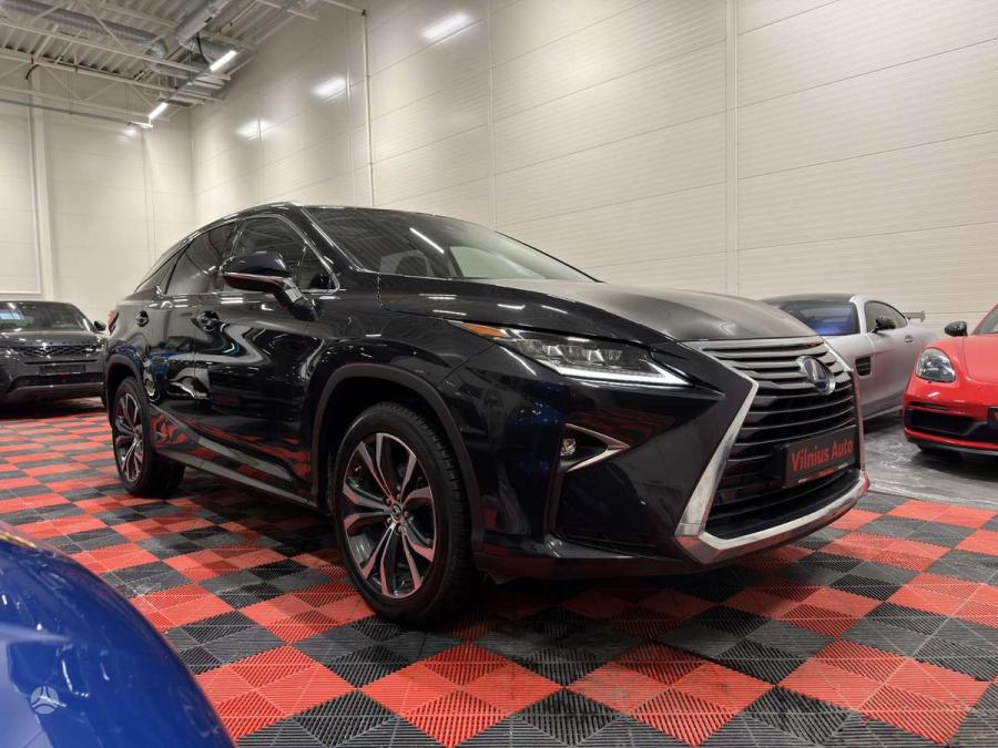 Black Lexus RX 450h 2018 in Vilnius, with an engine capacity of 3.46 L and mileage of 186 thousand km for 32500 €, photo 3 on AUTOMOTO.COM.LV
