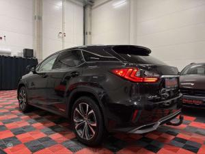 Black Lexus RX 450h 2018 in Vilnius, with an engine capacity of 3.46 L and mileage of 186 thousand km for 32500 €, photo 6 on AUTOMOTO.COM.LV