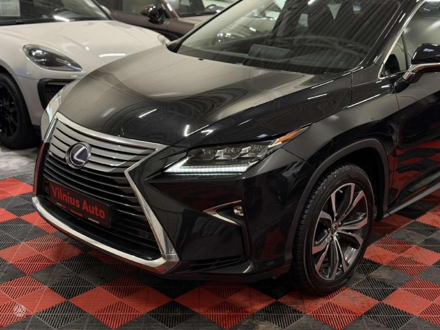 Black Lexus RX 450h 2018 in Vilnius, with an engine capacity of 3.46 L and mileage of 186 thousand km for 32500 €, photo 7 on AUTOMOTO.COM.LV