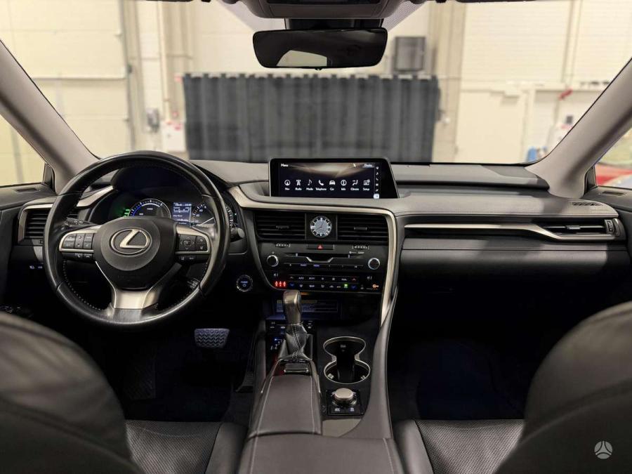 Black Lexus RX 450h 2018 in Vilnius, with an engine capacity of 3.46 L and mileage of 186 thousand km for 32500 €, photo 17 on AUTOMOTO.COM.LV
