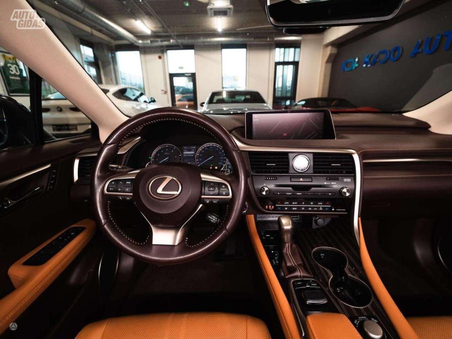Black Lexus RX 450h 2018 in Marijampole, with an engine capacity of 3.50 L and mileage of 80 thousand km for 34950 €, photo 17 on AUTOMOTO.COM.LV