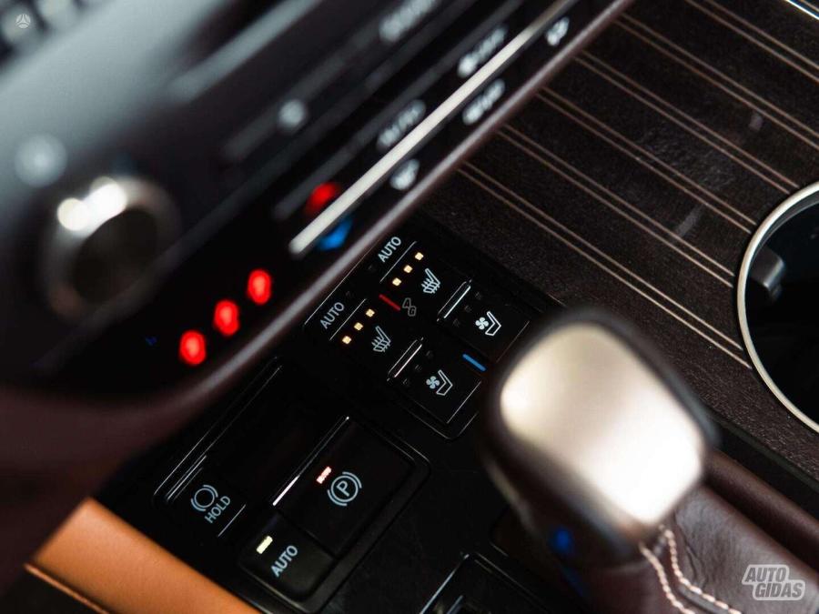 Black Lexus RX 450h 2018 in Marijampole, with an engine capacity of 3.50 L and mileage of 80 thousand km for 34950 €, photo 22 on AUTOMOTO.COM.LV