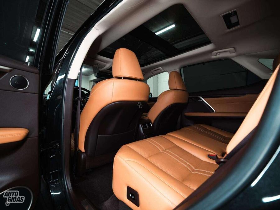 Black Lexus RX 450h 2018 in Marijampole, with an engine capacity of 3.50 L and mileage of 80 thousand km for 34950 €, photo 32 on AUTOMOTO.COM.LV
