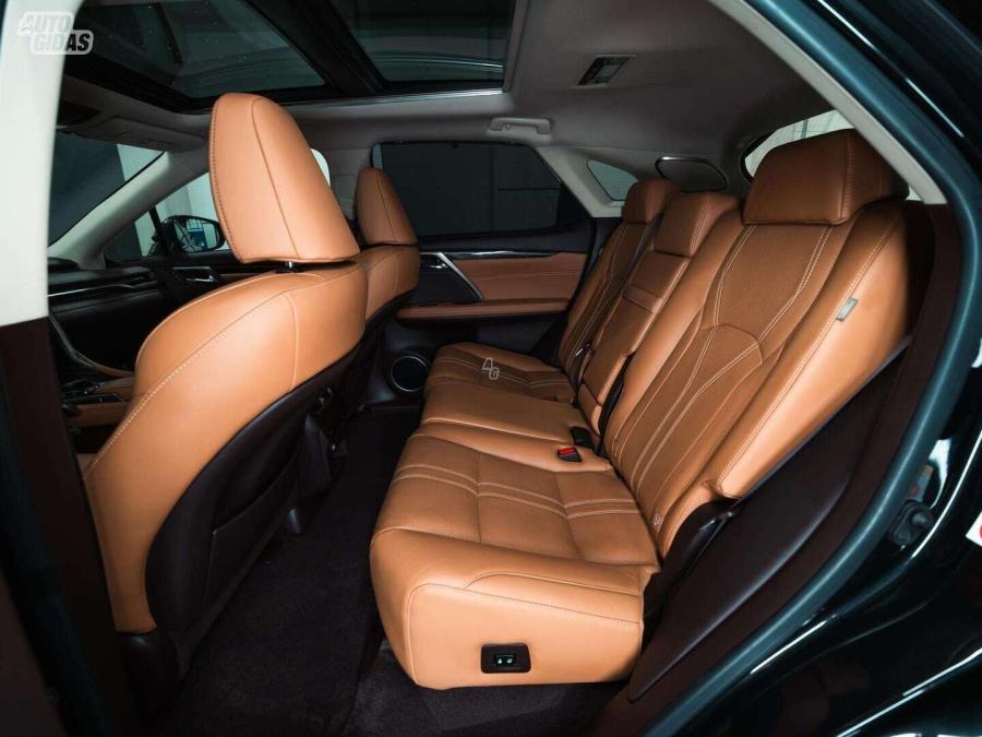 Black Lexus RX 450h 2018 in Marijampole, with an engine capacity of 3.50 L and mileage of 80 thousand km for 34950 €, photo 33 on AUTOMOTO.COM.LV
