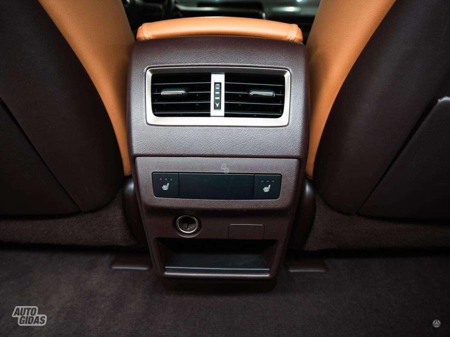 Black Lexus RX 450h 2018 in Marijampole, with an engine capacity of 3.50 L and mileage of 80 thousand km for 34950 €, photo 35 on AUTOMOTO.COM.LV
