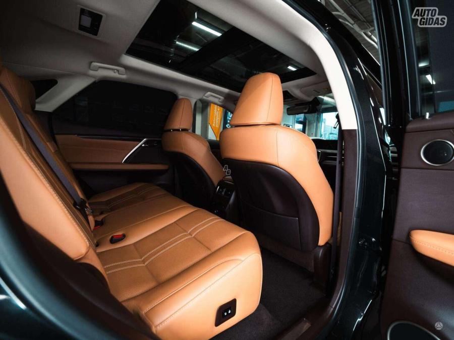 Black Lexus RX 450h 2018 in Marijampole, with an engine capacity of 3.50 L and mileage of 80 thousand km for 34950 €, photo 36 on AUTOMOTO.COM.LV