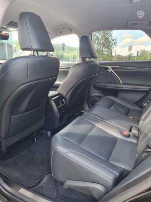 Melns Lexus RX 450h 2018 Viļņa, ar dzinēja tilpumu 3.46 L un nobraukumu 92 tūkst. km par 29999 €, foto 12 vietnē AUTOMOTO.COM.LV