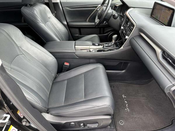 Lexus RX 450h 2018 Viļņa vietnē Melns Lexus RX 450h 2018 Viļņa, ar dzinēja tilpumu 3.50 L un nobraukumu 186 tūkst. km par 27750 €, foto 5 vietnē AUTOMOTO.COM.LV