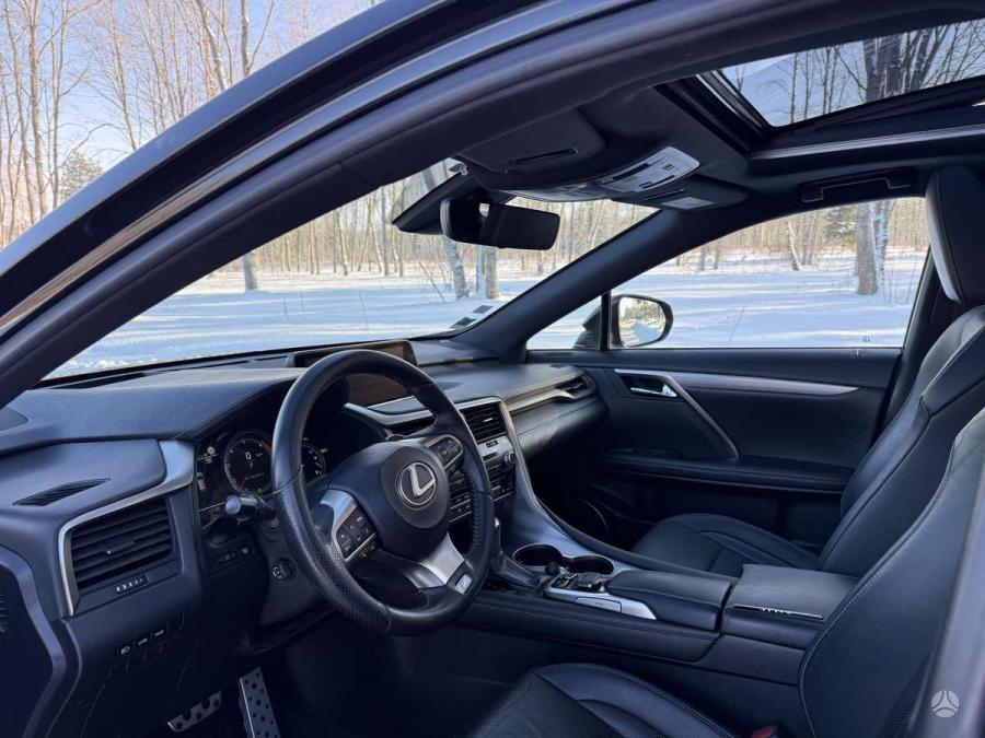 Black Lexus RX 450h 2019 in Vilnius, with an engine capacity of 3.46 L and mileage of 200 thousand km for 26900 €, photo 6 on AUTOMOTO.COM.LV