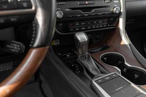 Melns Lexus RX 450h 2020 Viļņa, ar dzinēja tilpumu 3.46 L un nobraukumu 59 tūkst. km par 46900 €, foto 23 vietnē AUTOMOTO.COM.LV