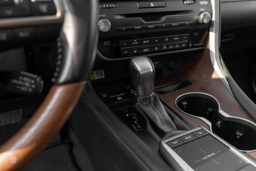 Melns Lexus RX 450h 2020 Viļņa, ar dzinēja tilpumu 3.46 L un nobraukumu 59 tūkst. km par 46900 €, foto 23 vietnē AUTOMOTO.COM.LV