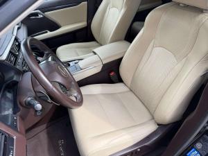 Melns Lexus RX 450h 2020 Viļņa, ar dzinēja tilpumu 3.50 L un nobraukumu 91 tūkst. km par 39930 €, foto 24 vietnē AUTOMOTO.COM.LV