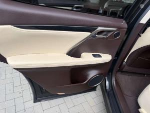 Melns Lexus RX 450h 2020 Viļņa, ar dzinēja tilpumu 3.50 L un nobraukumu 91 tūkst. km par 39930 €, foto 31 vietnē AUTOMOTO.COM.LV