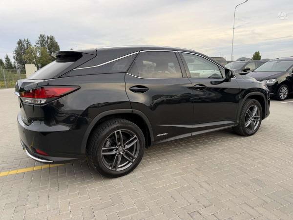 Black Lexus RX 450h 2020 in Vilnius, with an engine capacity of 3.50 L and mileage of 91 thousand km for 39930 €, photo 9 on AUTOMOTO.COM.LV