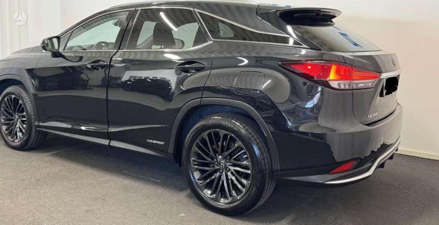 Melns Lexus RX 450h 2021 Viļņa, ar dzinēja tilpumu 3.46 L un nobraukumu 102 tūkst. km par 41500 €, foto 4 vietnē AUTOMOTO.COM.LV