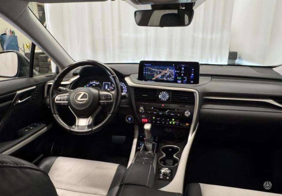 Melns Lexus RX 450h 2021 Viļņa, ar dzinēja tilpumu 3.46 L un nobraukumu 102 tūkst. km par 41500 €, foto 7 vietnē AUTOMOTO.COM.LV