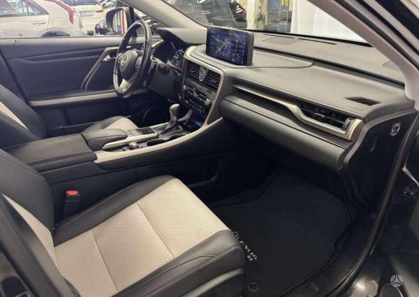 Black Lexus RX 450h 2021 in Vilnius, with an engine capacity of 3.46 L and mileage of 102 thousand km for 41500 €, photo 8 on AUTOMOTO.COM.LV