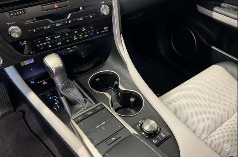 Melns Lexus RX 450h 2021 Viļņa, ar dzinēja tilpumu 3.46 L un nobraukumu 102 tūkst. km par 41500 €, foto 12 vietnē AUTOMOTO.COM.LV