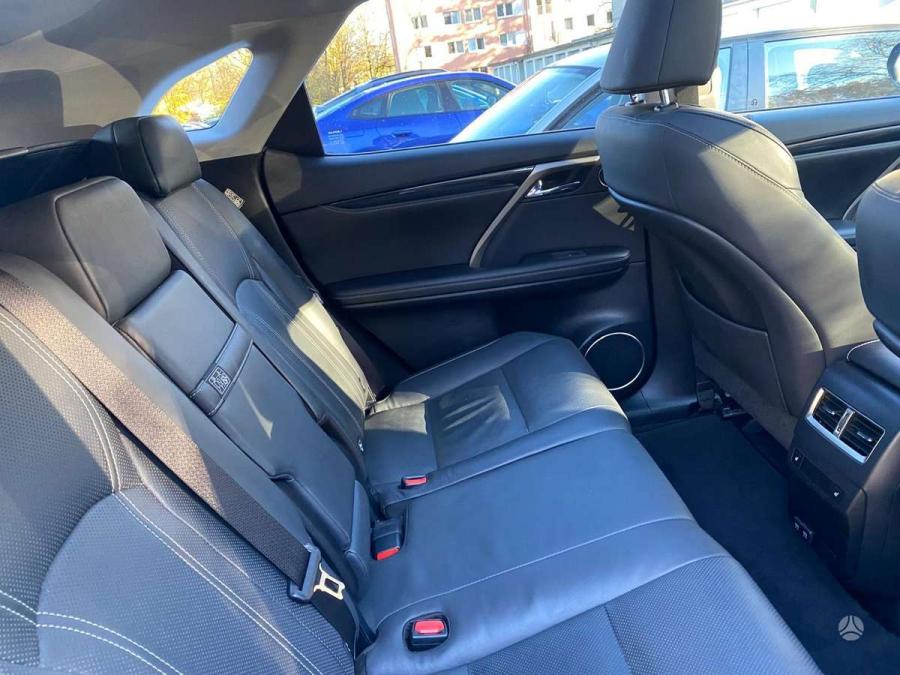Melns Lexus RX 450h 2022 Viļņa, ar dzinēja tilpumu 3.46 L un nobraukumu 92 tūkst. km par 47000 €, foto 10 vietnē AUTOMOTO.COM.LV