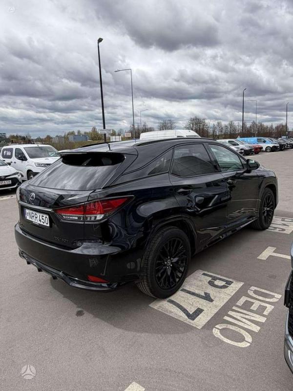 Black Lexus RX 450h 2022 in Vilnius, with an engine capacity of 3.46 L and mileage of 93 thousand km for 47000 €, photo 5 on AUTOMOTO.COM.LV