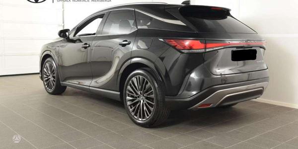 Melns Lexus RX 450h 2023 Viļņa, ar dzinēja tilpumu 2.49 L un nobraukumu 46 tūkst. km par 69990 €, foto 3 vietnē AUTOMOTO.COM.LV