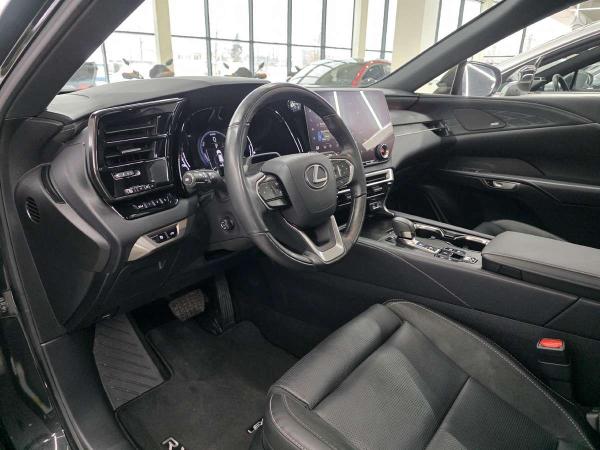 Melns Lexus RX 450h 2024 Šauļi, ar dzinēja tilpumu 2.49 L un nobraukumu 33 tūkst. km par 63950 €, foto 7 vietnē AUTOMOTO.COM.LV