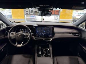 Melns Lexus RX 450h 2024 Viļņa, ar dzinēja tilpumu 2.49 L un nobraukumu 24 tūkst. km par 68666 €, foto 9 vietnē AUTOMOTO.COM.LV