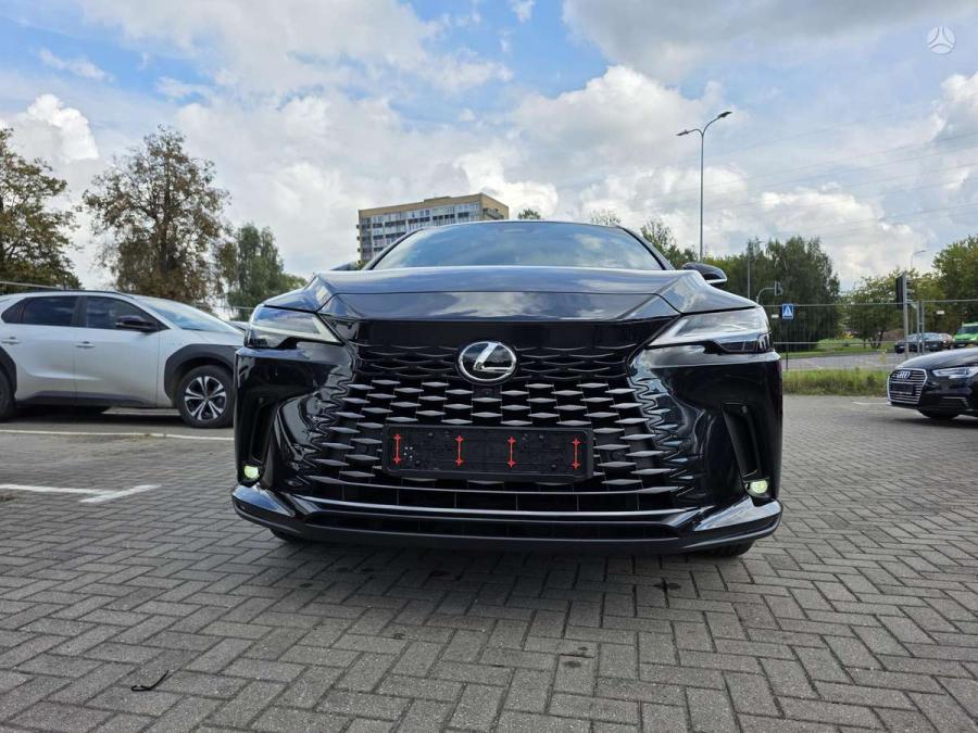 Melns Lexus RX 450h 2024 Viļņa, ar dzinēja tilpumu 2.49 L un nobraukumu 25 tūkst. km par 65900 €, foto 4 vietnē AUTOMOTO.COM.LV